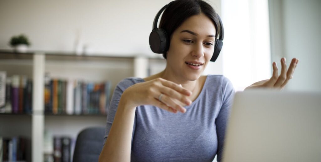 Online Text Therapy: How It Works, Different Apps, Pros & Cons
